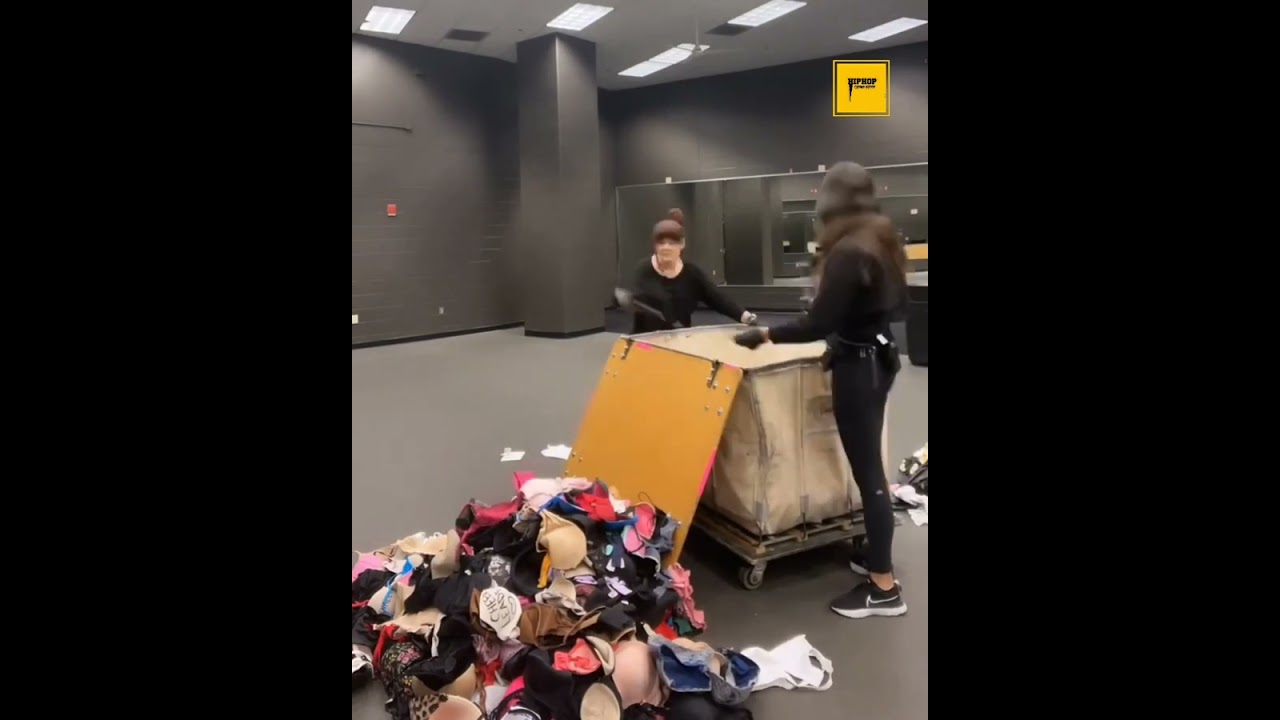 Video : Drake Shows Off Massive Bra Collection from 'It's All a Blur' Tour